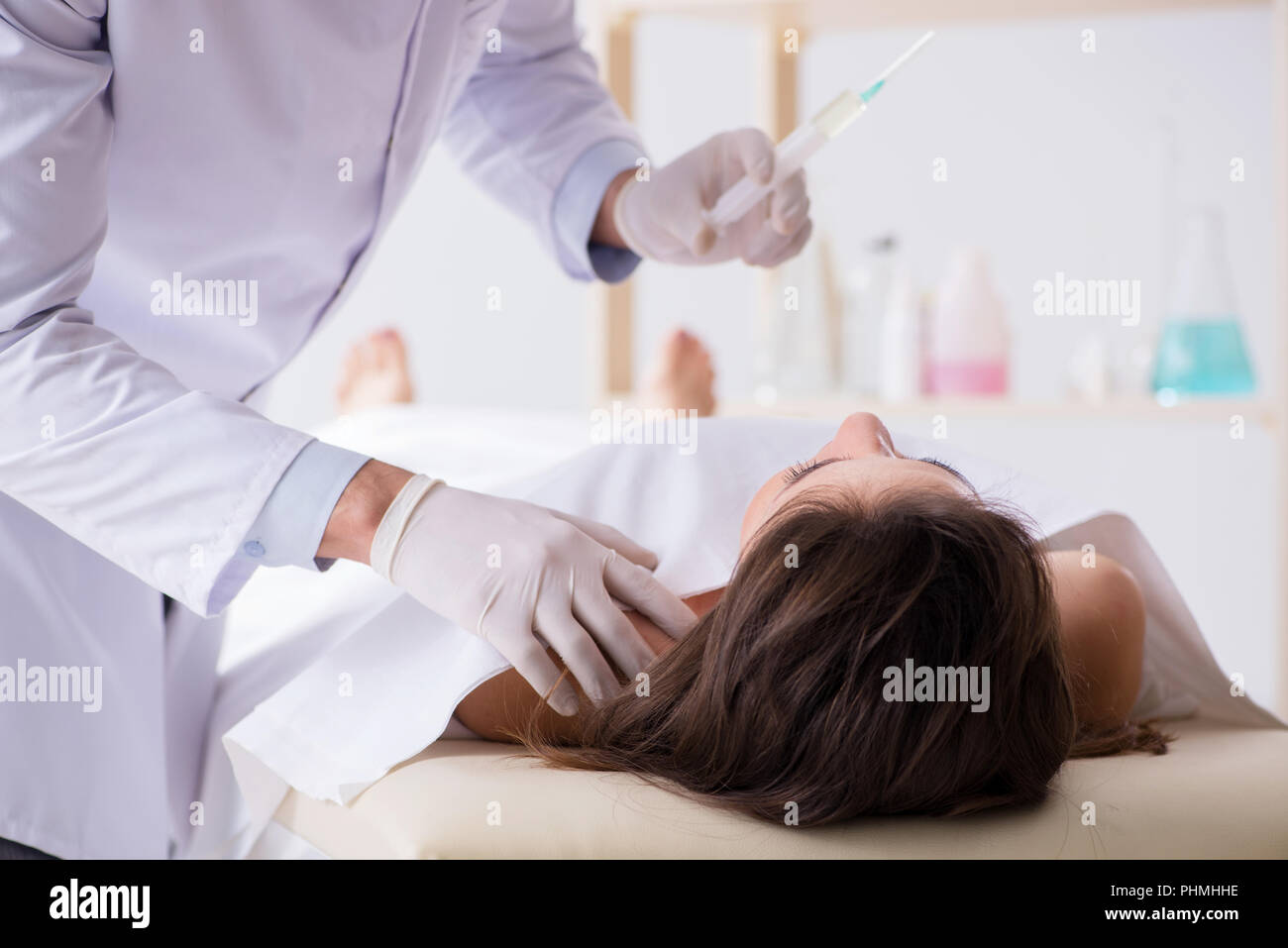 Police coroner examining dead body corpse in morgue Stock Photo - Alamy