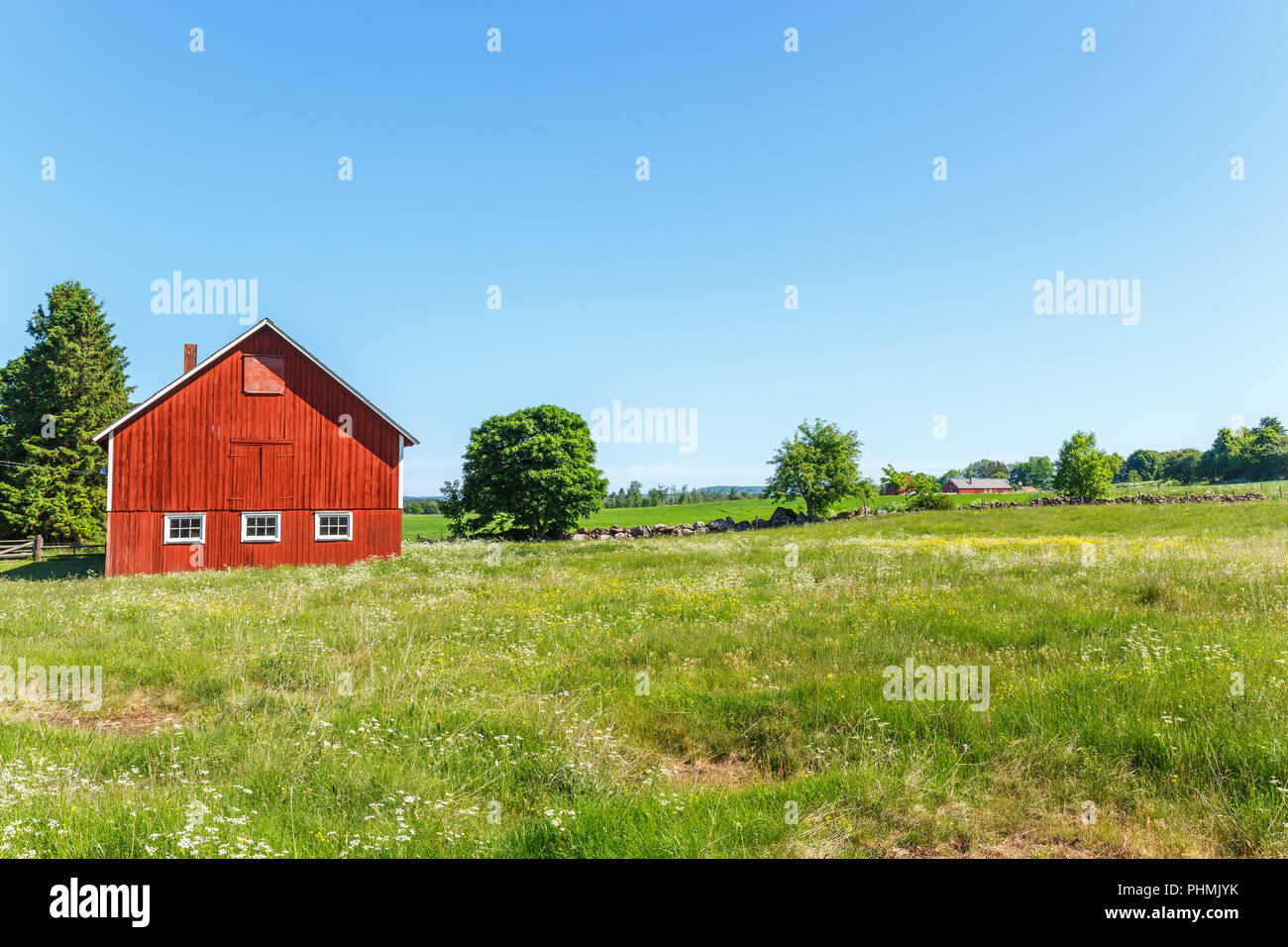 Stone barn in landscape hi-res stock photography and images - Alamy