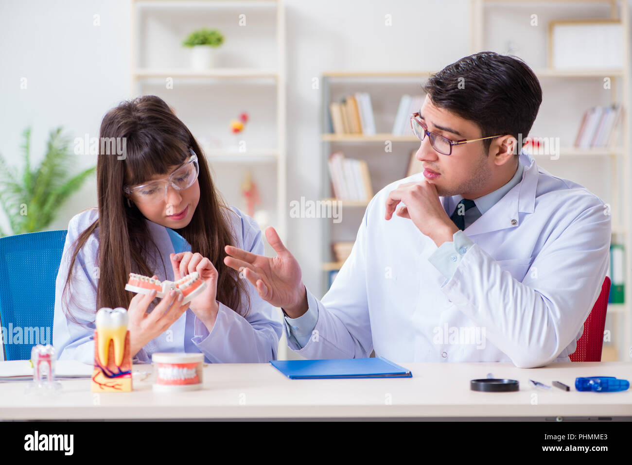 Dentist explaining student tooth structure Stock Photo - Alamy
