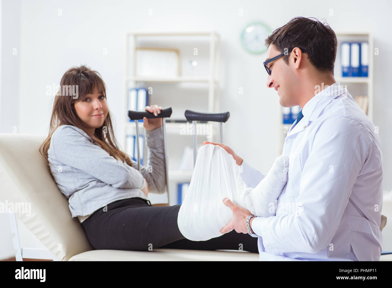 Doctor examining patient with broken leg Stock Photo - Alamy