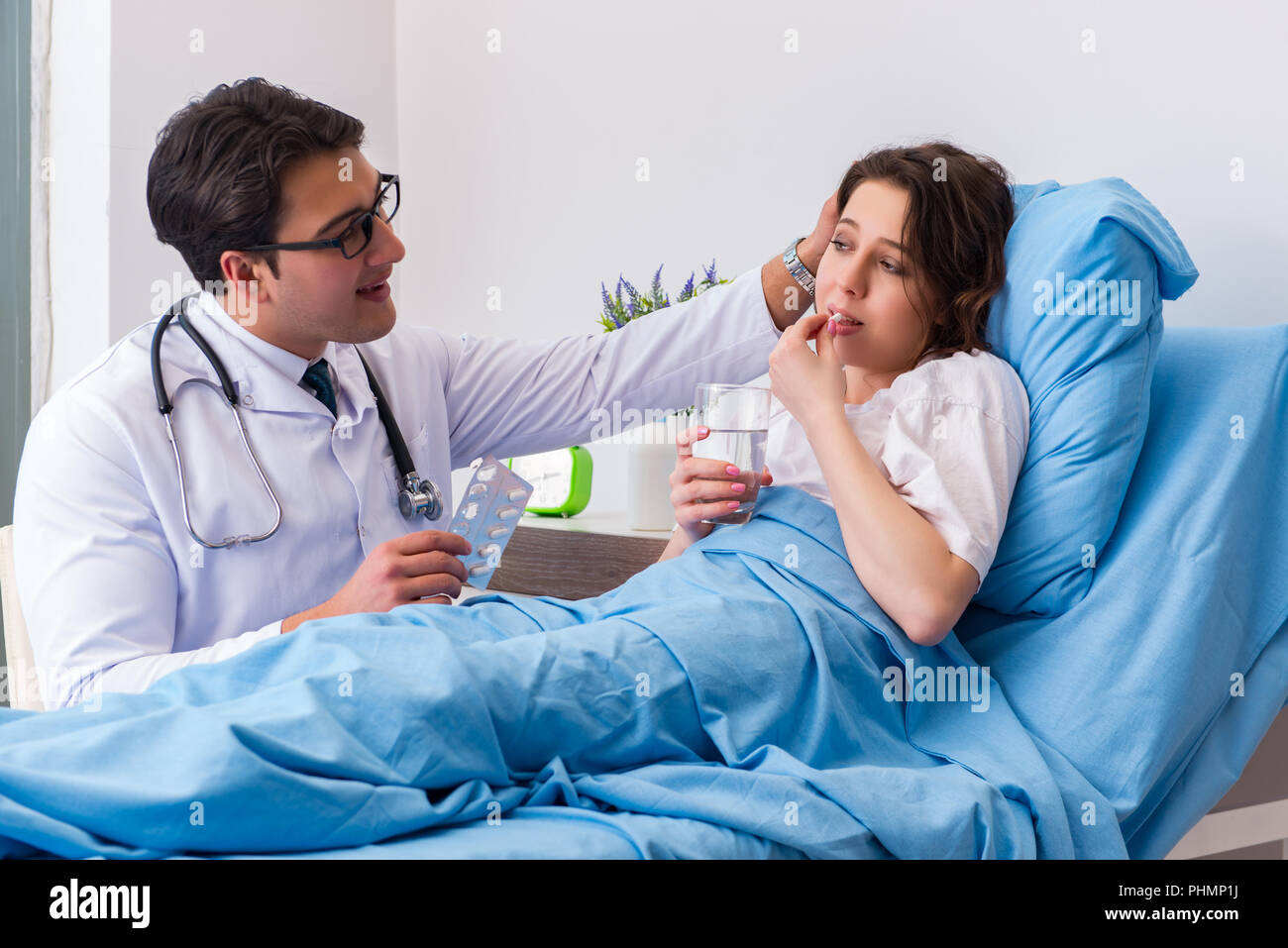 Doctor visiting patient in hospital room Stock Photo - Alamy