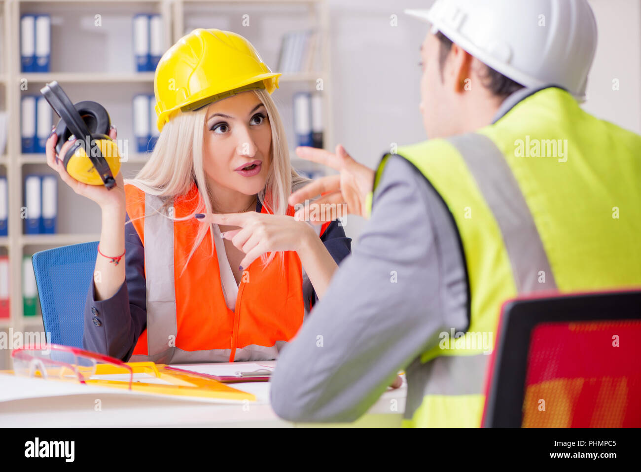 Construction workers arguing hi-res stock photography and images - Alamy