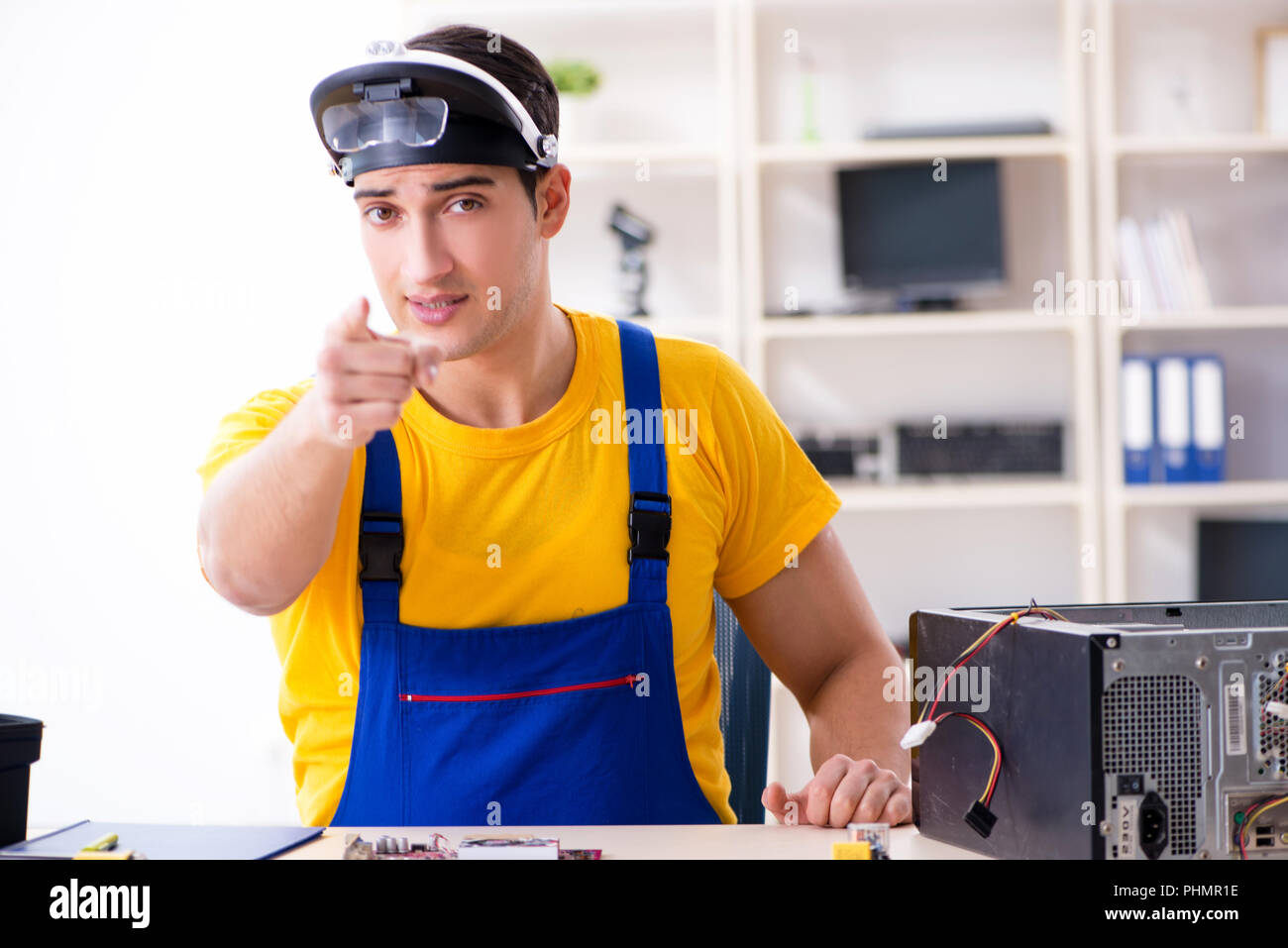 Computer repair technician repairing hardware Stock Photo - Alamy