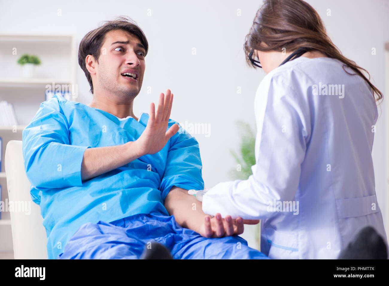Patient scared of needle hi-res stock photography and images - Alamy