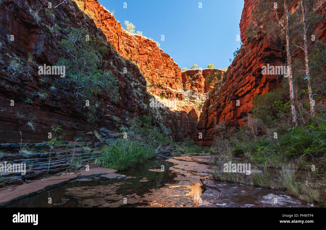 Gorge, Cliffs, Red, riverbed, steep. Karijini National Park, Pilbara ...