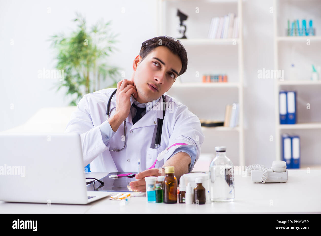 Doctor drug addict in the hospital Stock Photo - Alamy