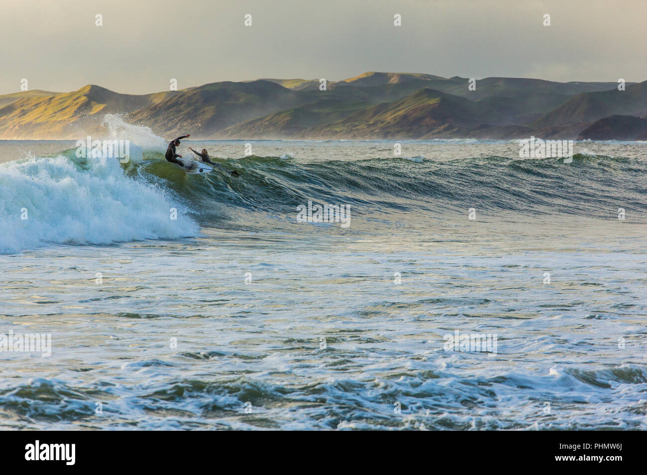Legendary Raglan Surf Beach - Manu Bay Stock Photo - Alamy