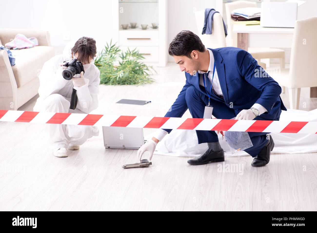 Forensics investigator at the scene of office crime Stock Photo - Alamy