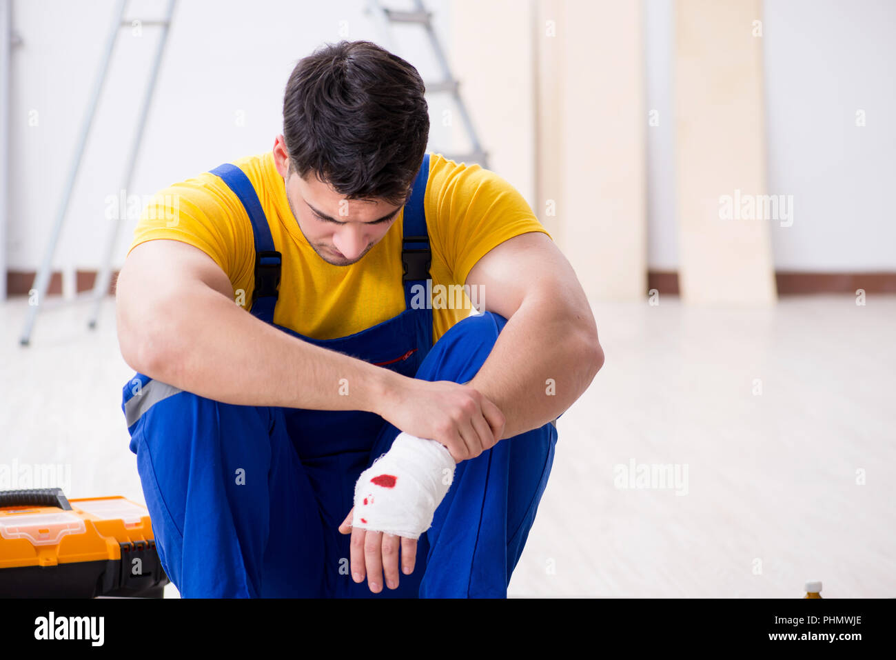 Worker with injured hand at construction site Stock Photo - Alamy