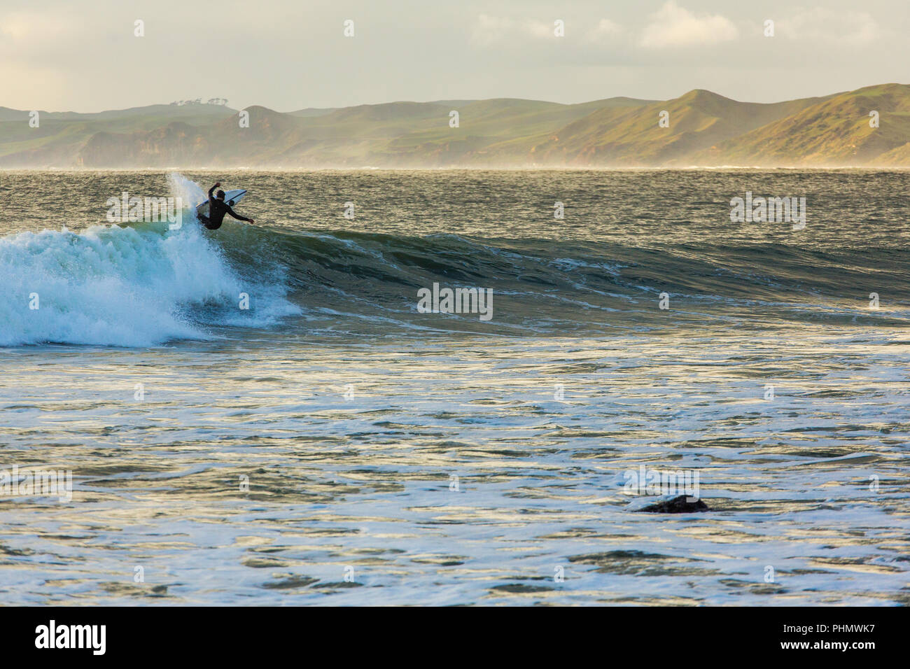 Legendary Raglan Surf Beach - Manu Bay Stock Photo - Alamy