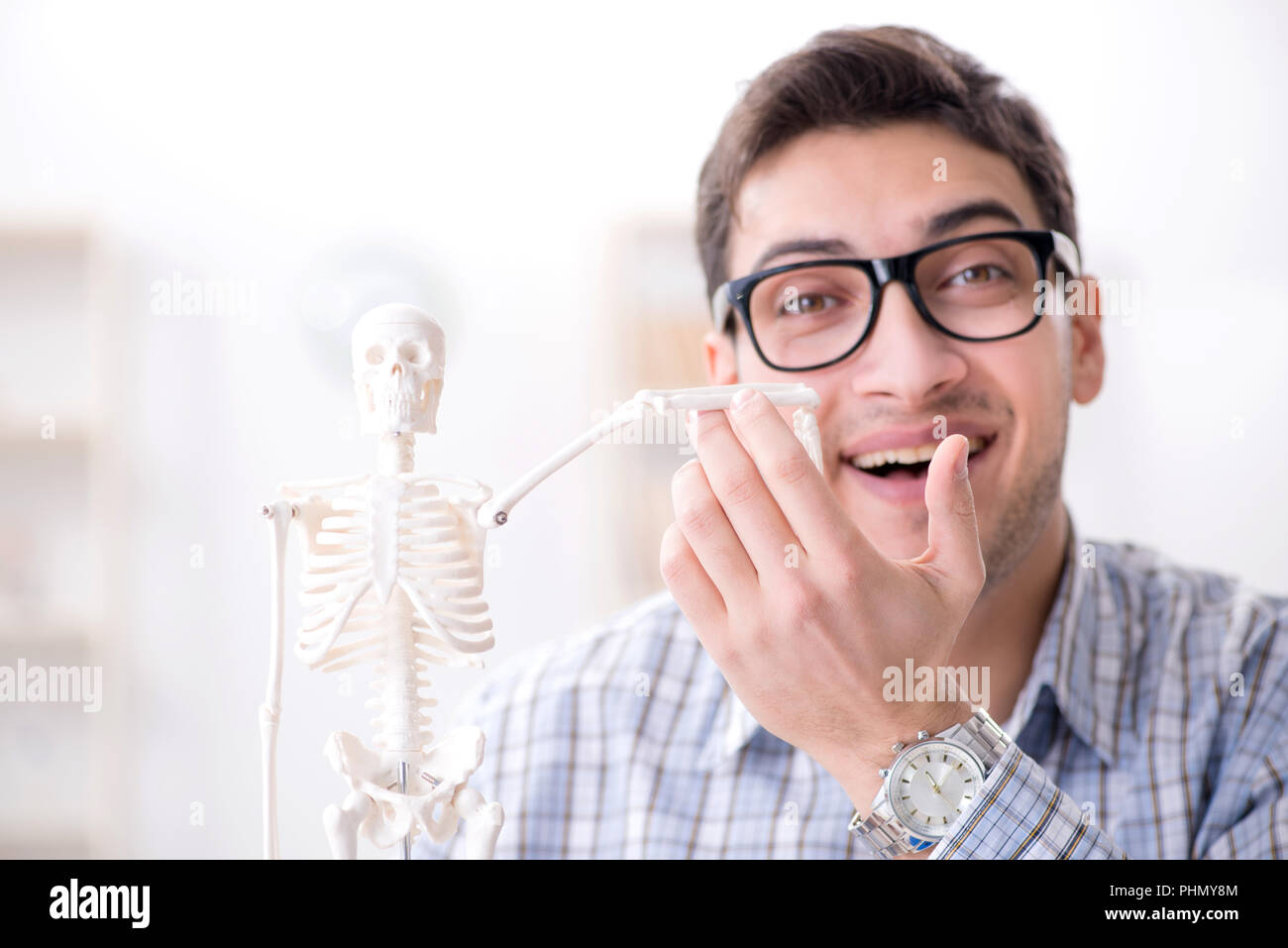 Medical student studing the skeleton Stock Photo - Alamy