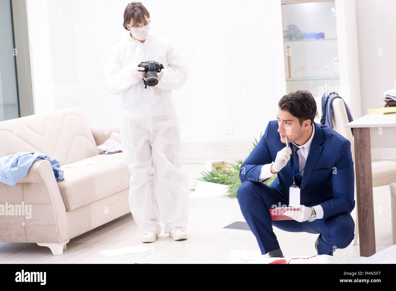 Forensics investigator at the scene of office crime Stock Photo - Alamy