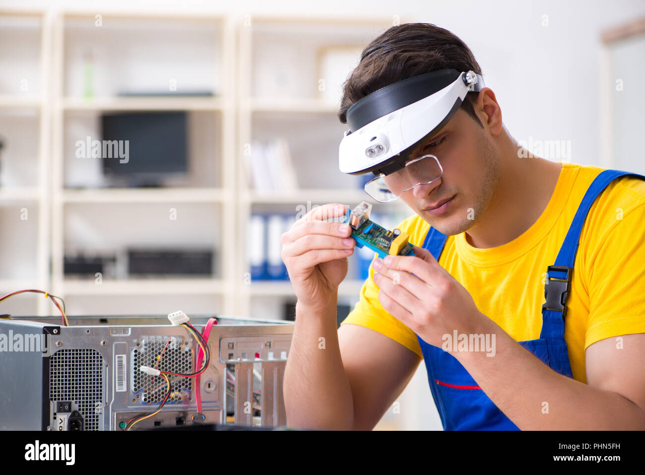 Computer repair technician repairing hardware Stock Photo - Alamy