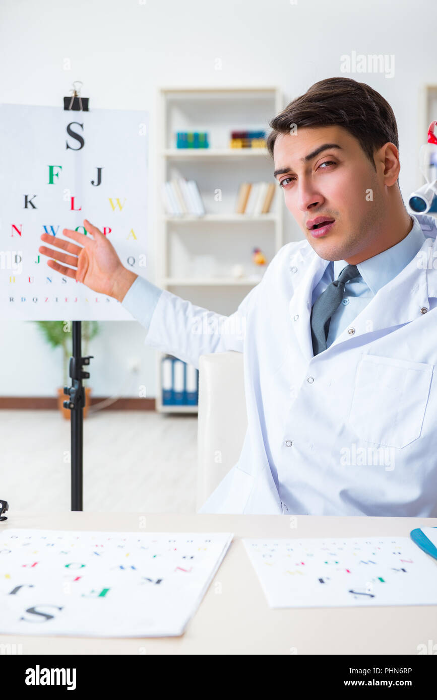 Eye doctor in eyecare concept in hospital Stock Photo - Alamy