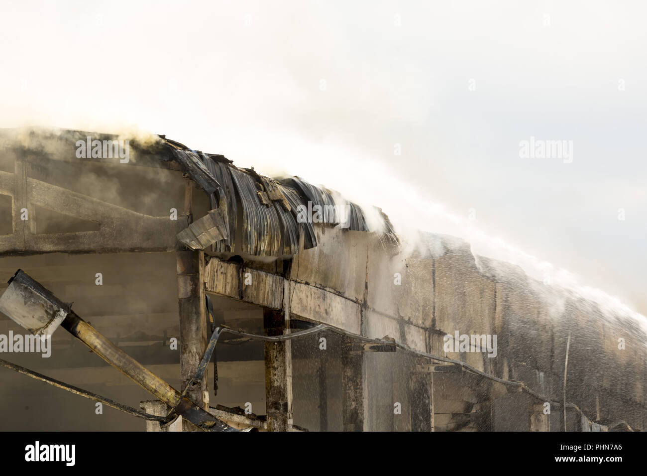 Large warehouse fire hi-res stock photography and images - Alamy
