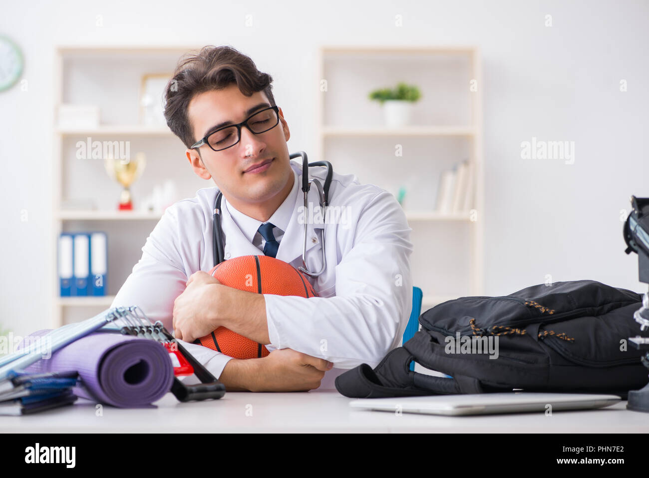 Office desk playing basketball hi-res stock photography and images - Alamy