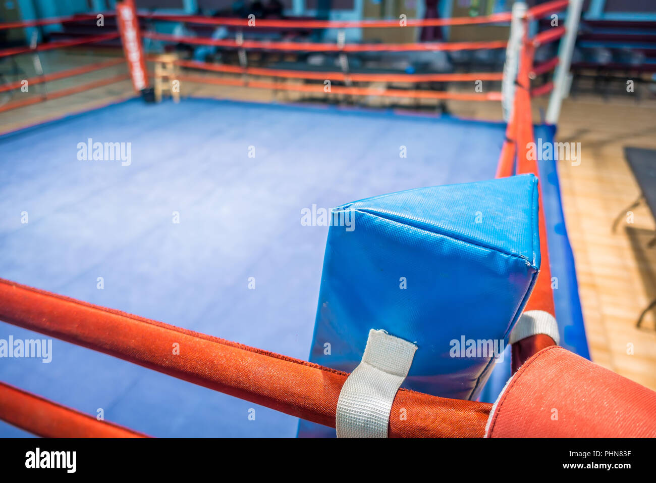 Boxing ring in arena hi-res stock photography and images - Alamy