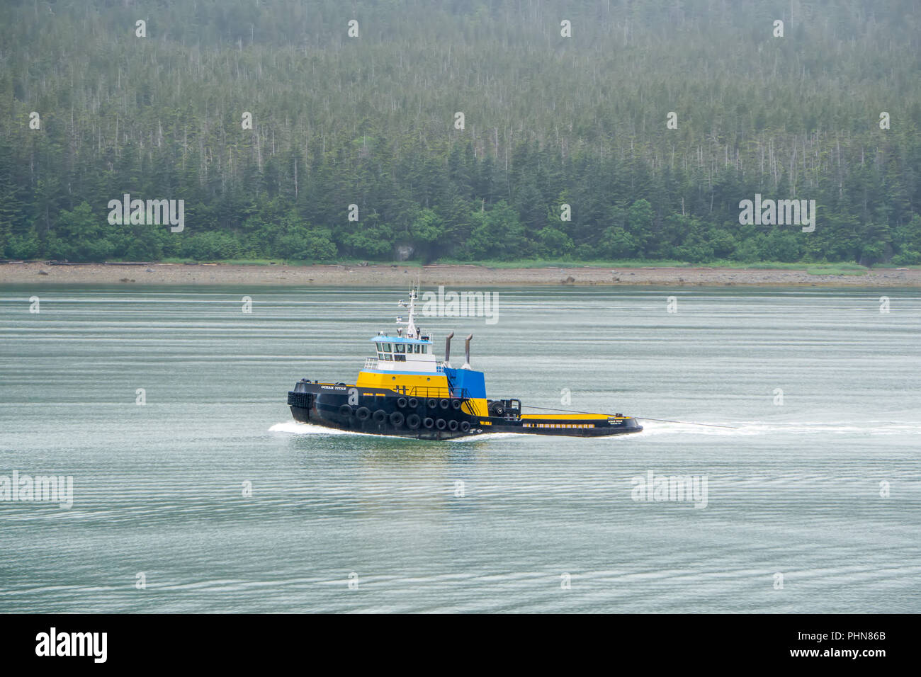 small tug boat on the move at bay in alaska Stock Photo - Alamy
