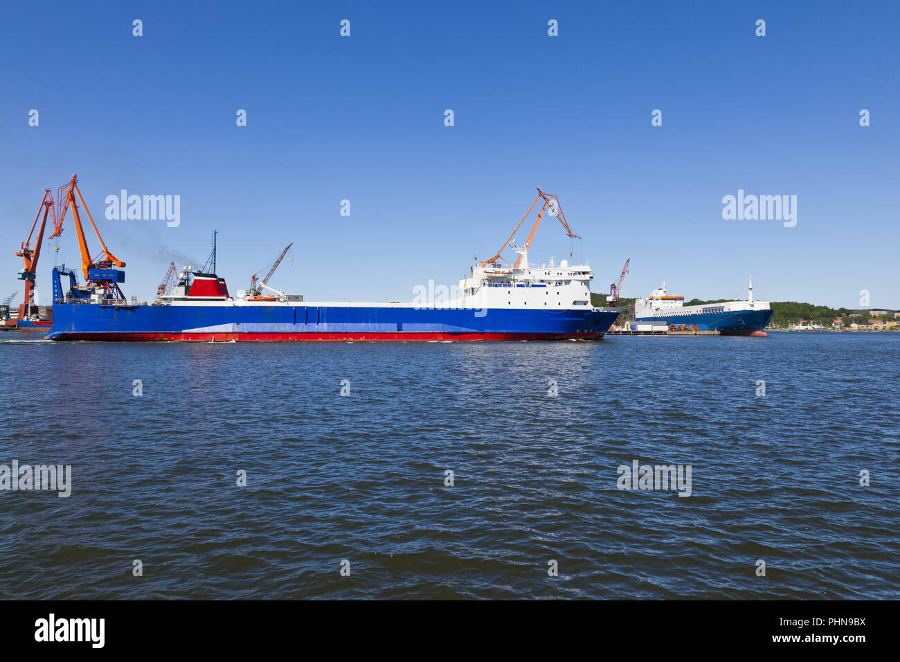 Ship entering port hi-res stock photography and images - Alamy