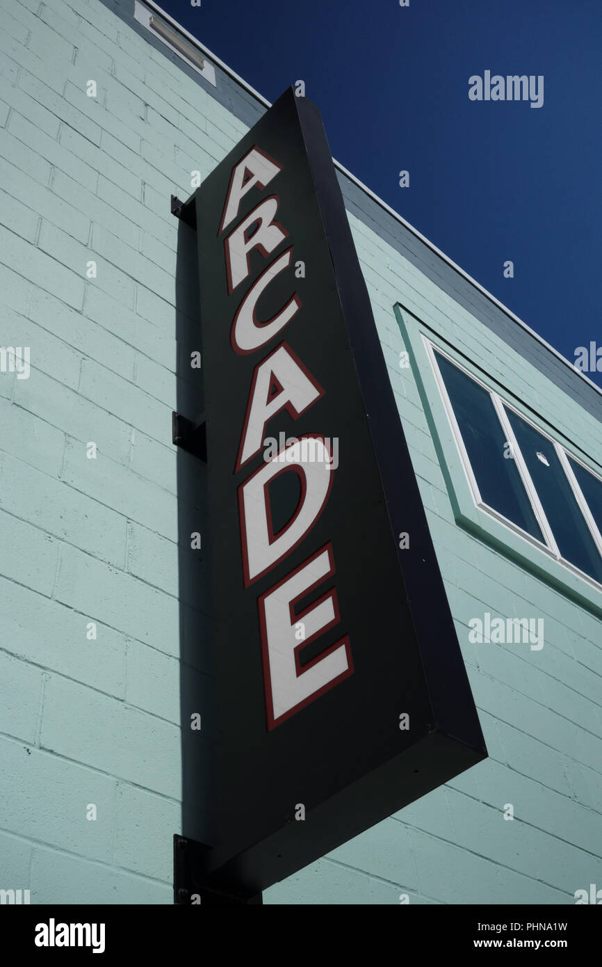 Sign arcade hi-res stock photography and images - Alamy
