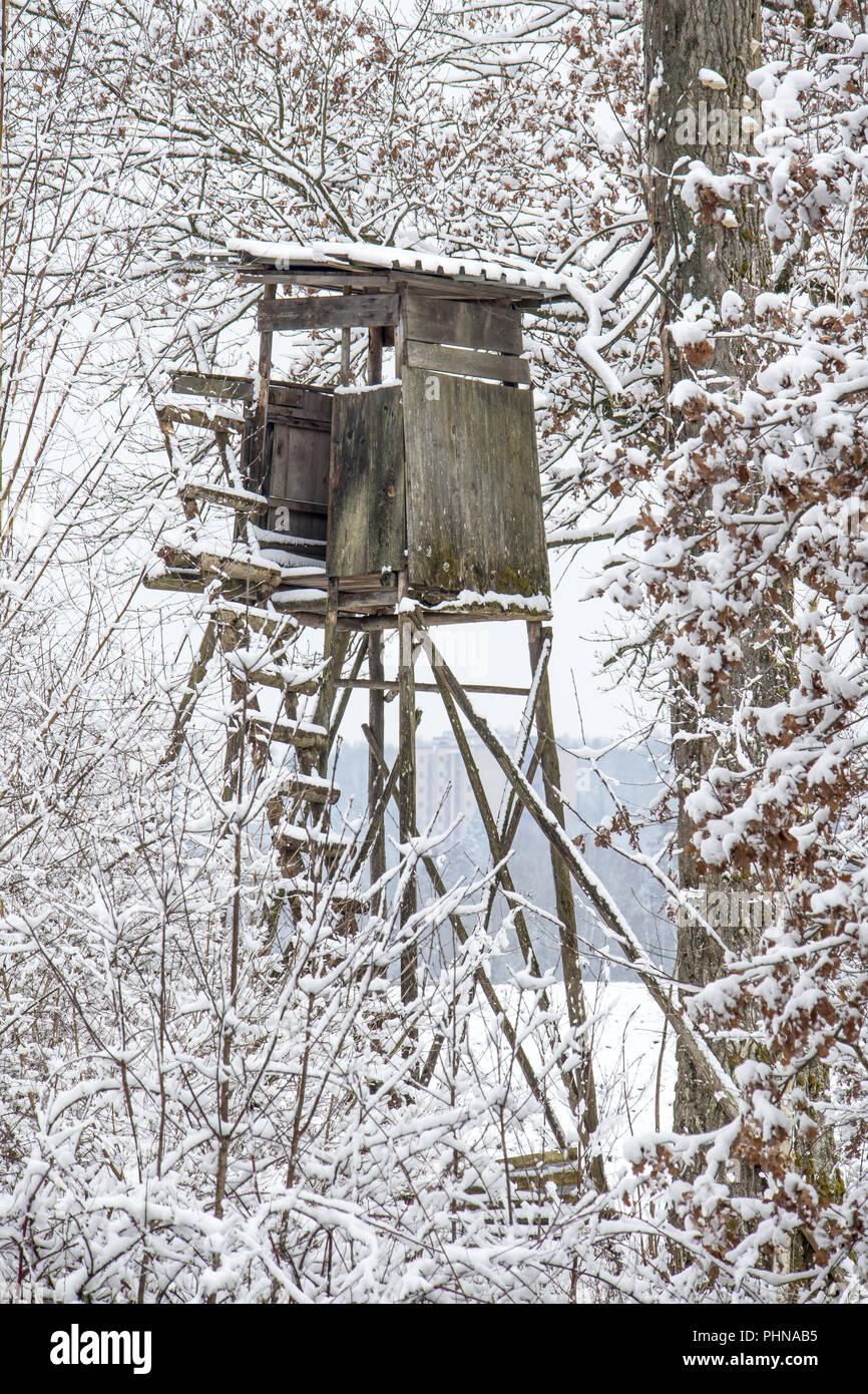 Hunting stand hi-res stock photography and images - Alamy