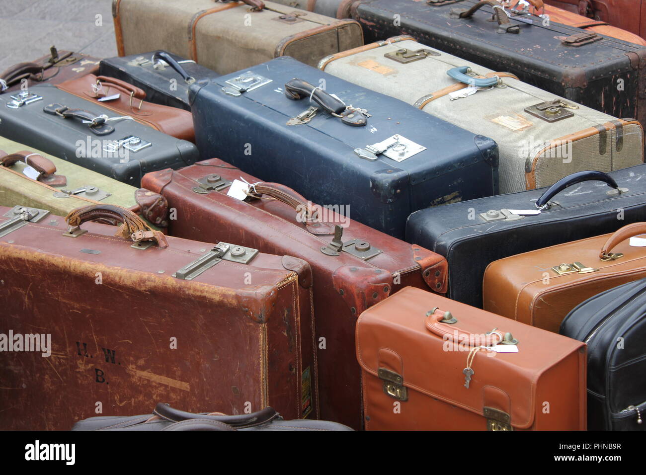 Vintage suitcases. Kings Cross carboot sale, London Stock Photo - Alamy Vintage suitcases. Kings Cross carboot sale, London Stock Photo - Alamy