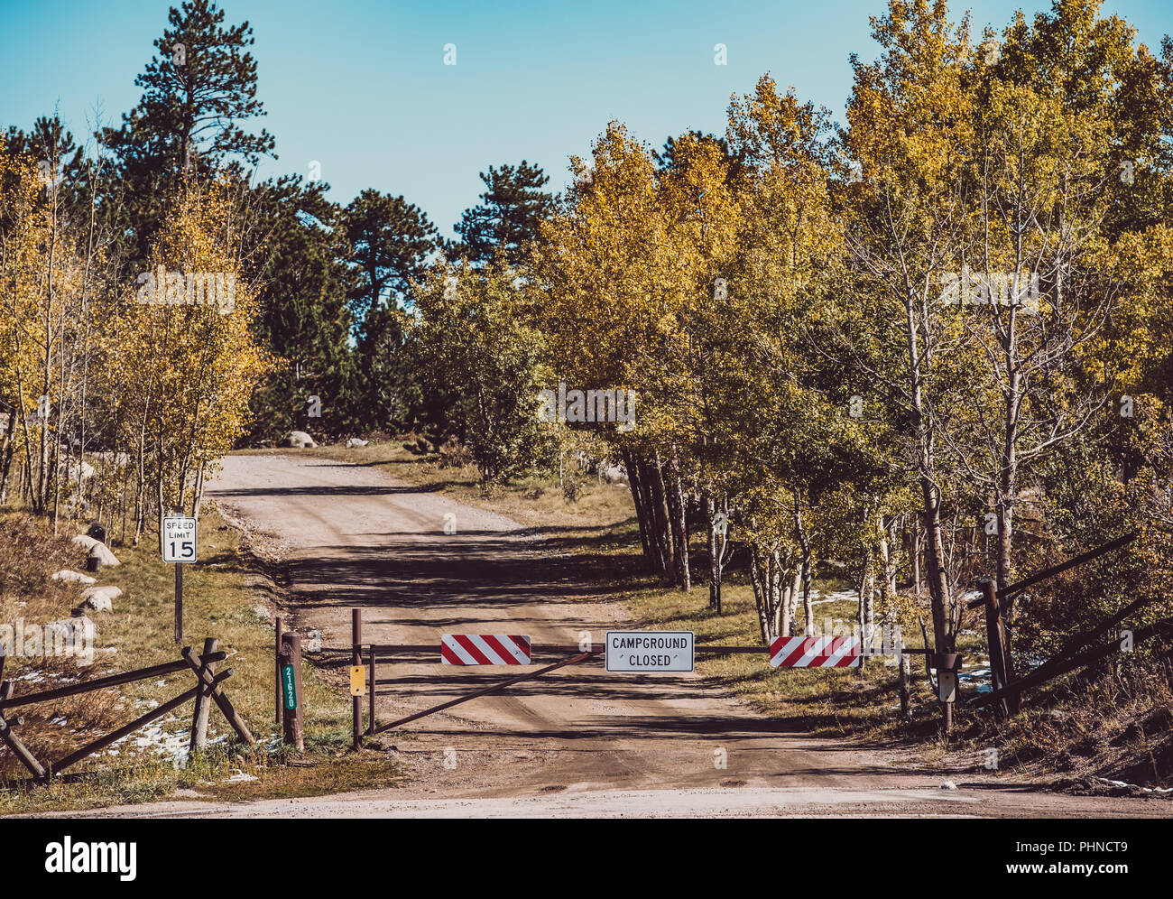 Campground closed sign on gate Stock Photo - Alamy
