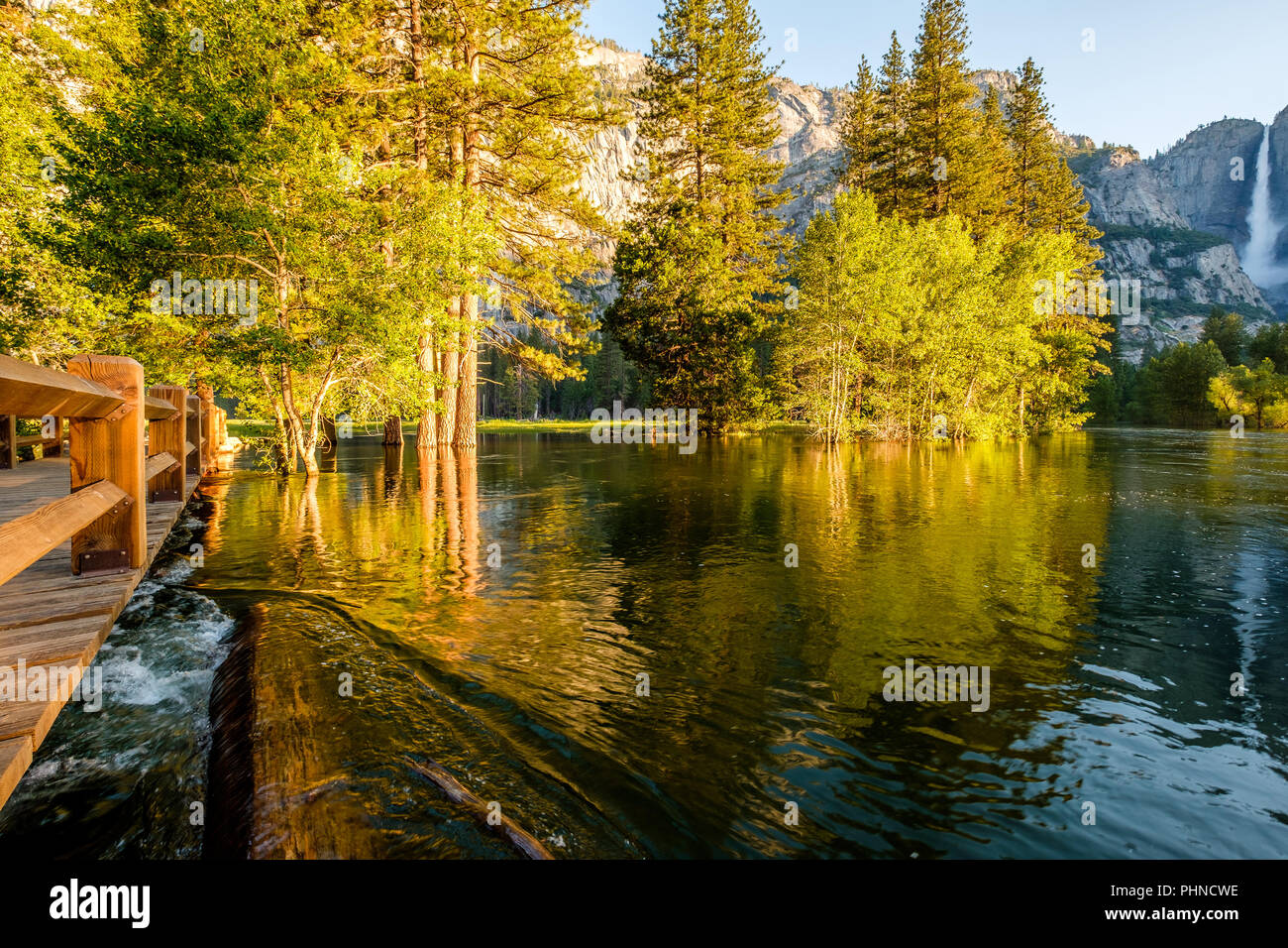 Swinging bridge yosemite hi-res stock photography and images - Alamy
