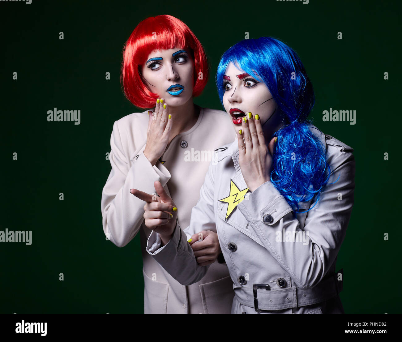 Female detectives investigate a crime Stock Photo - Alamy