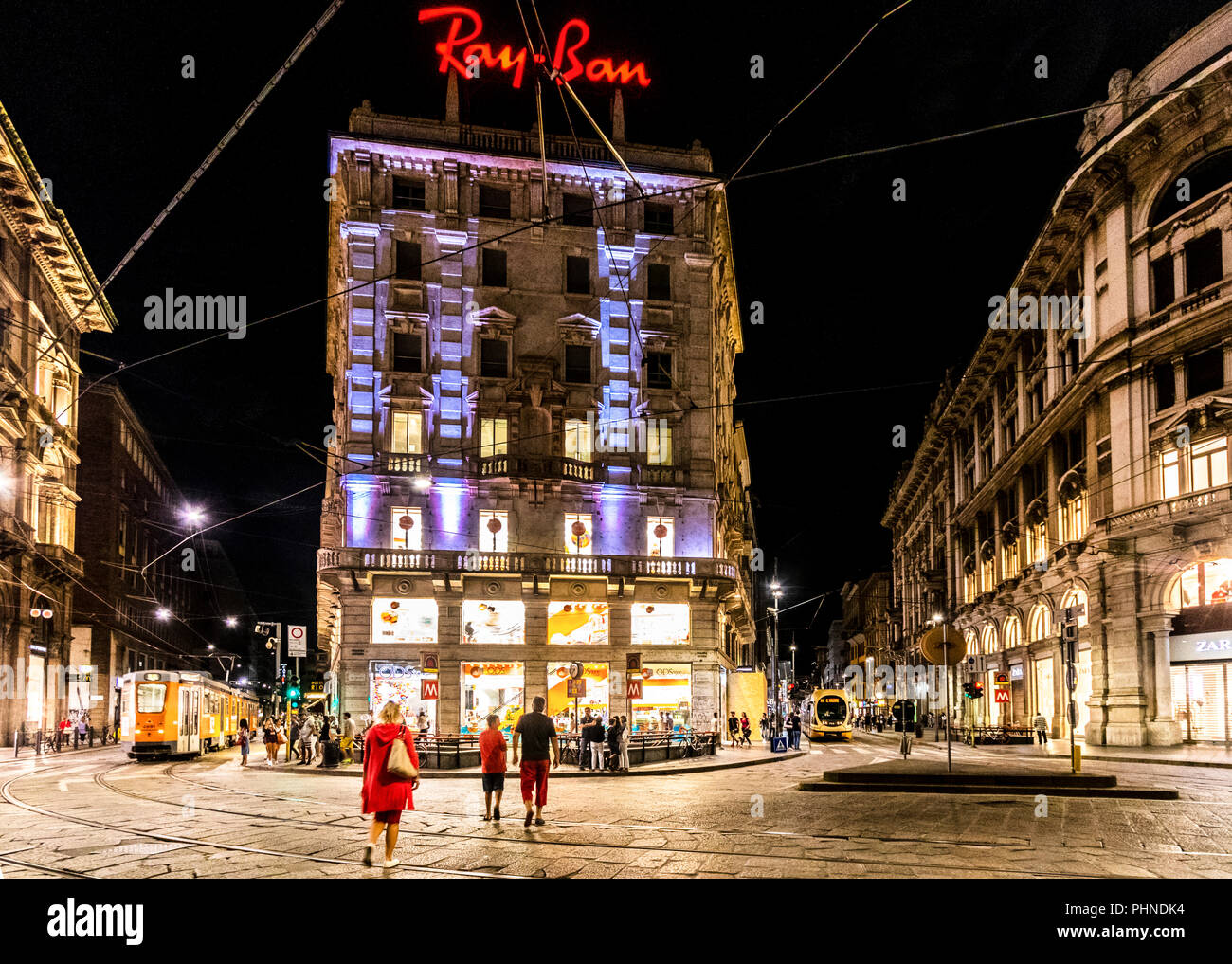 Milan signs hi-res stock photography and images - Alamy