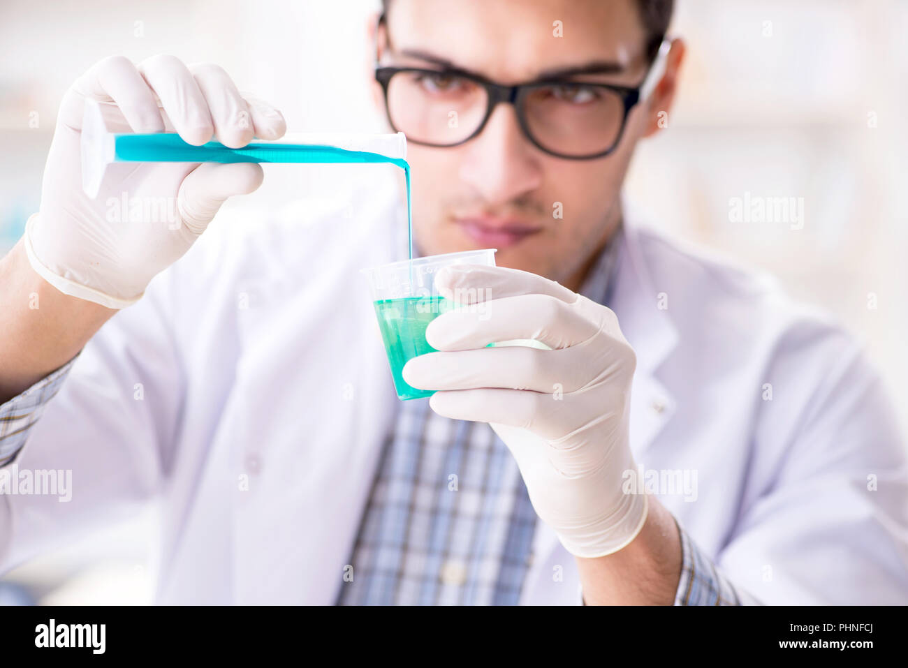 Chemistry student doing chemical experiments at classroom activi Stock ...