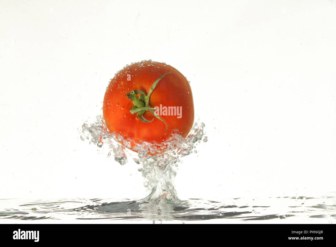 Tomato drop in water splash hi-res stock photography and images - Alamy