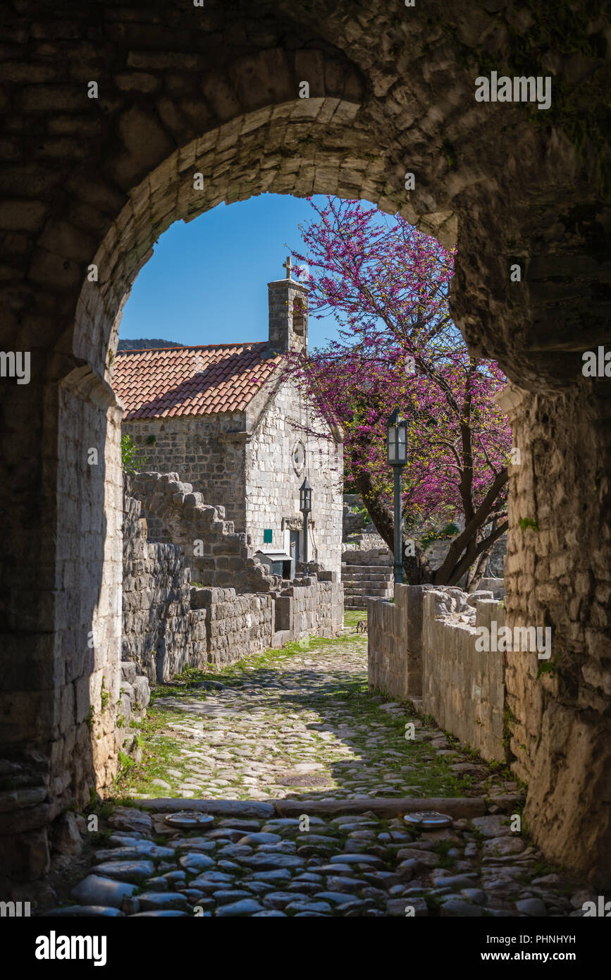 Walking under archway hi-res stock photography and images - Alamy
