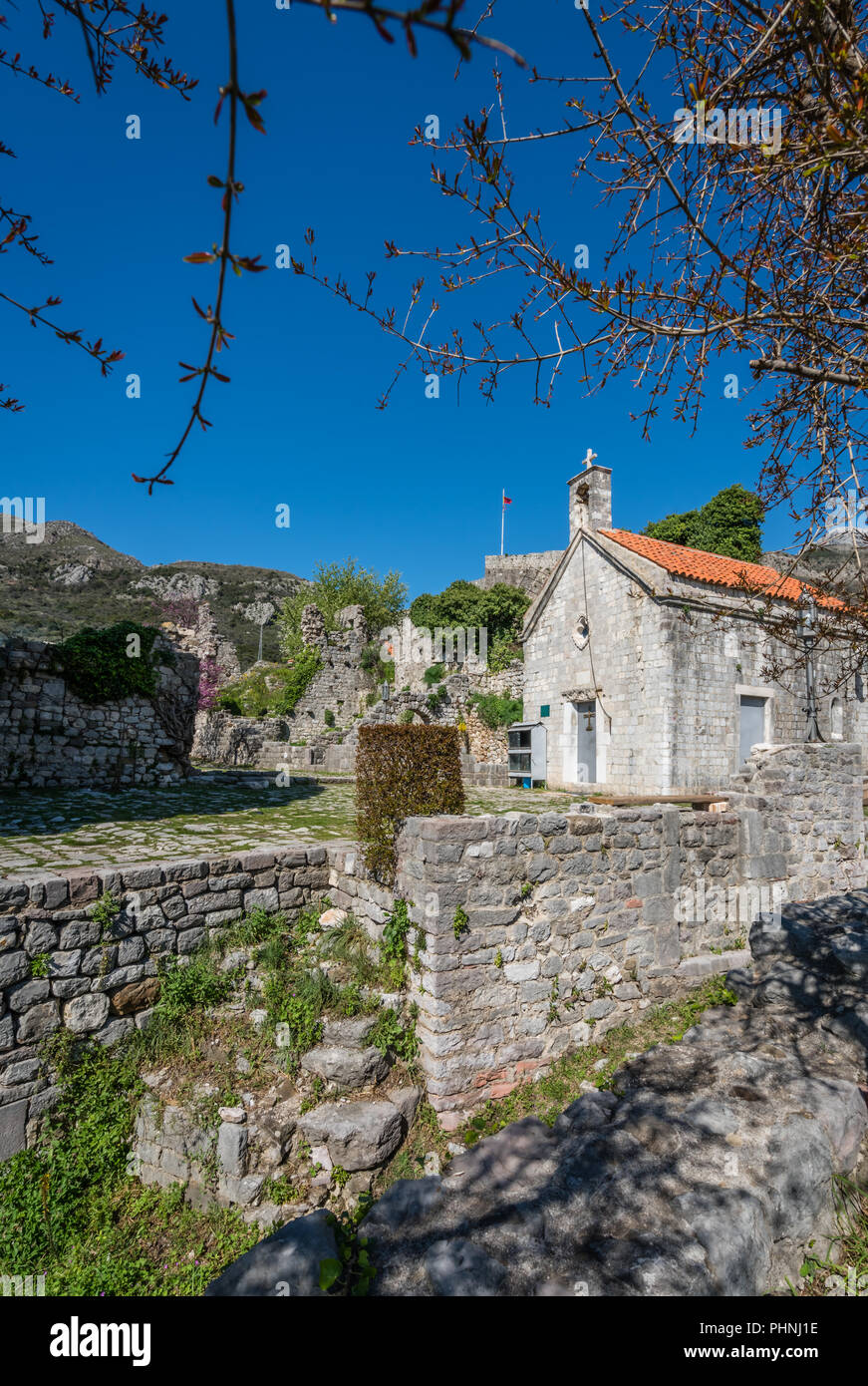 Old church ruins hi-res stock photography and images - Alamy