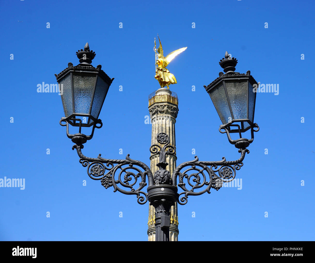 Street lighting column hi-res stock photography and images - Alamy