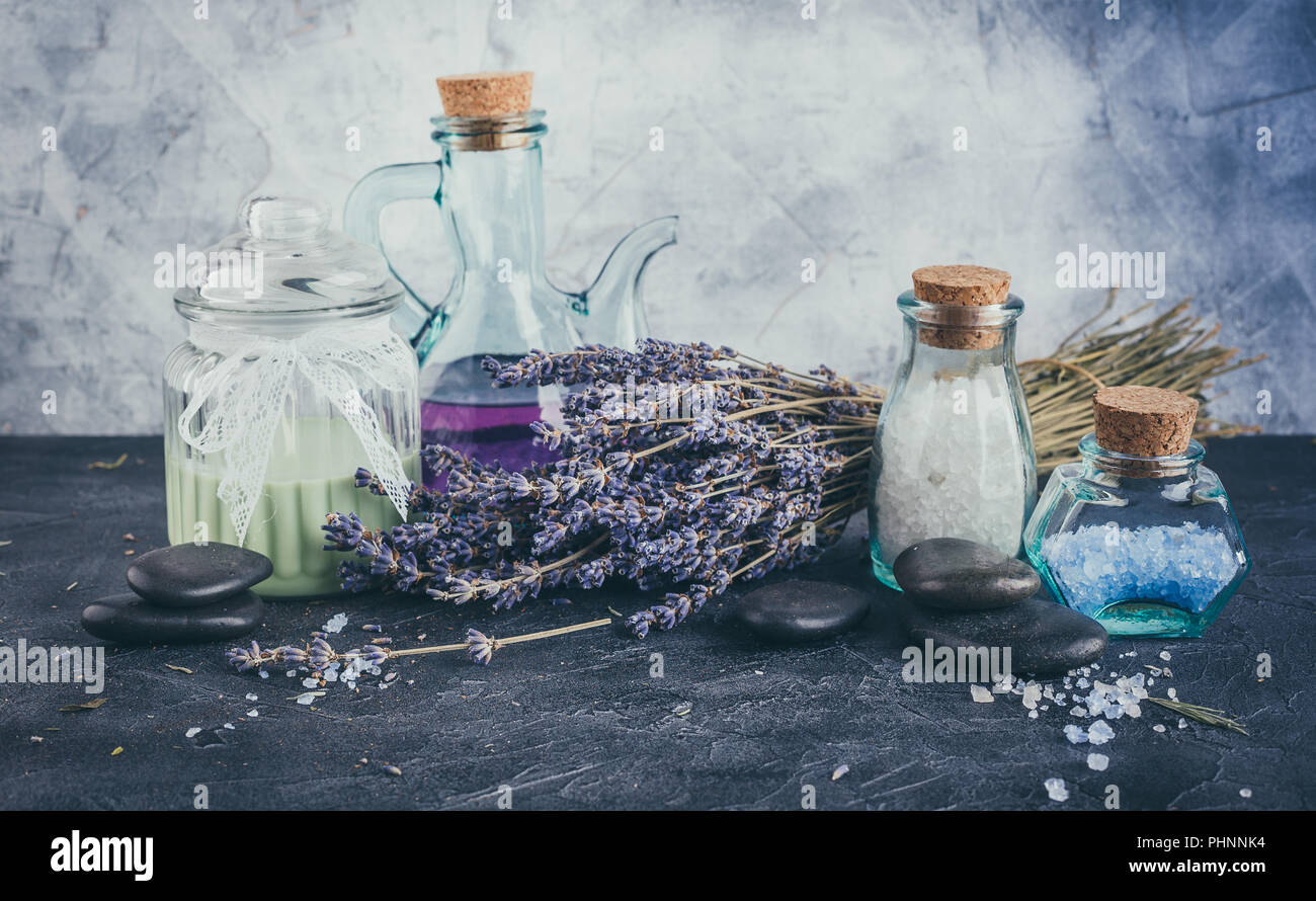 Spa treatment - body care. Lavender aromatherapy Stock Photo - Alamy