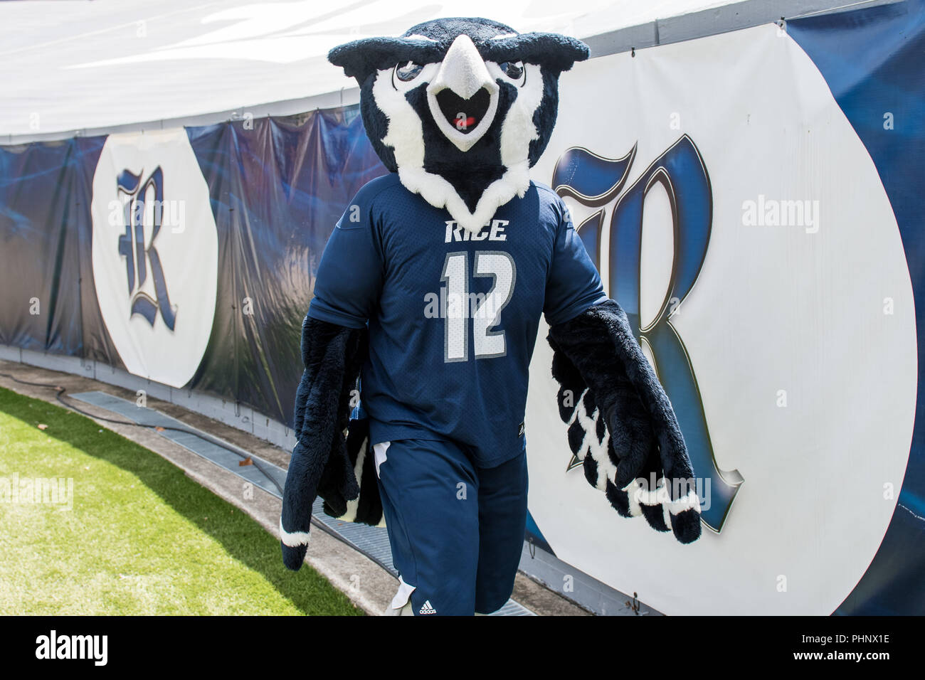 Houston, TX, USA. 1st Sep, 2018. Rice Owls mascot Sammy walks around ...