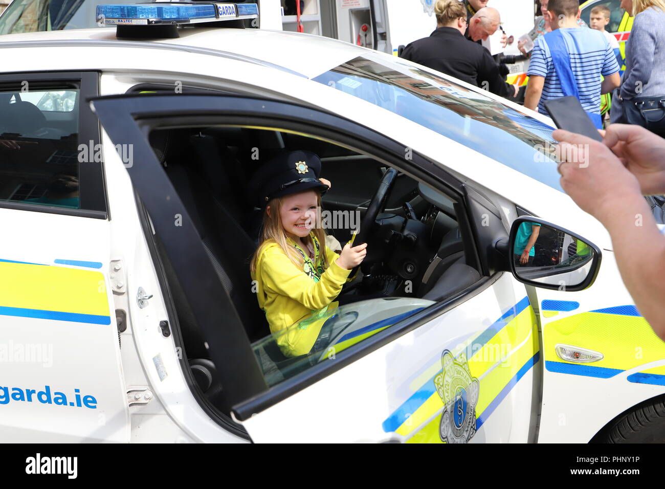 Inside a police car hi-res stock photography and images - Alamy