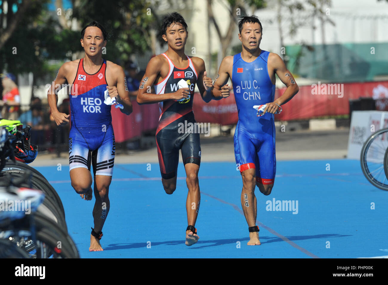 Palembang, Indonesia. 2nd Sep, 2018. Liu Chen (R) of China competes ...