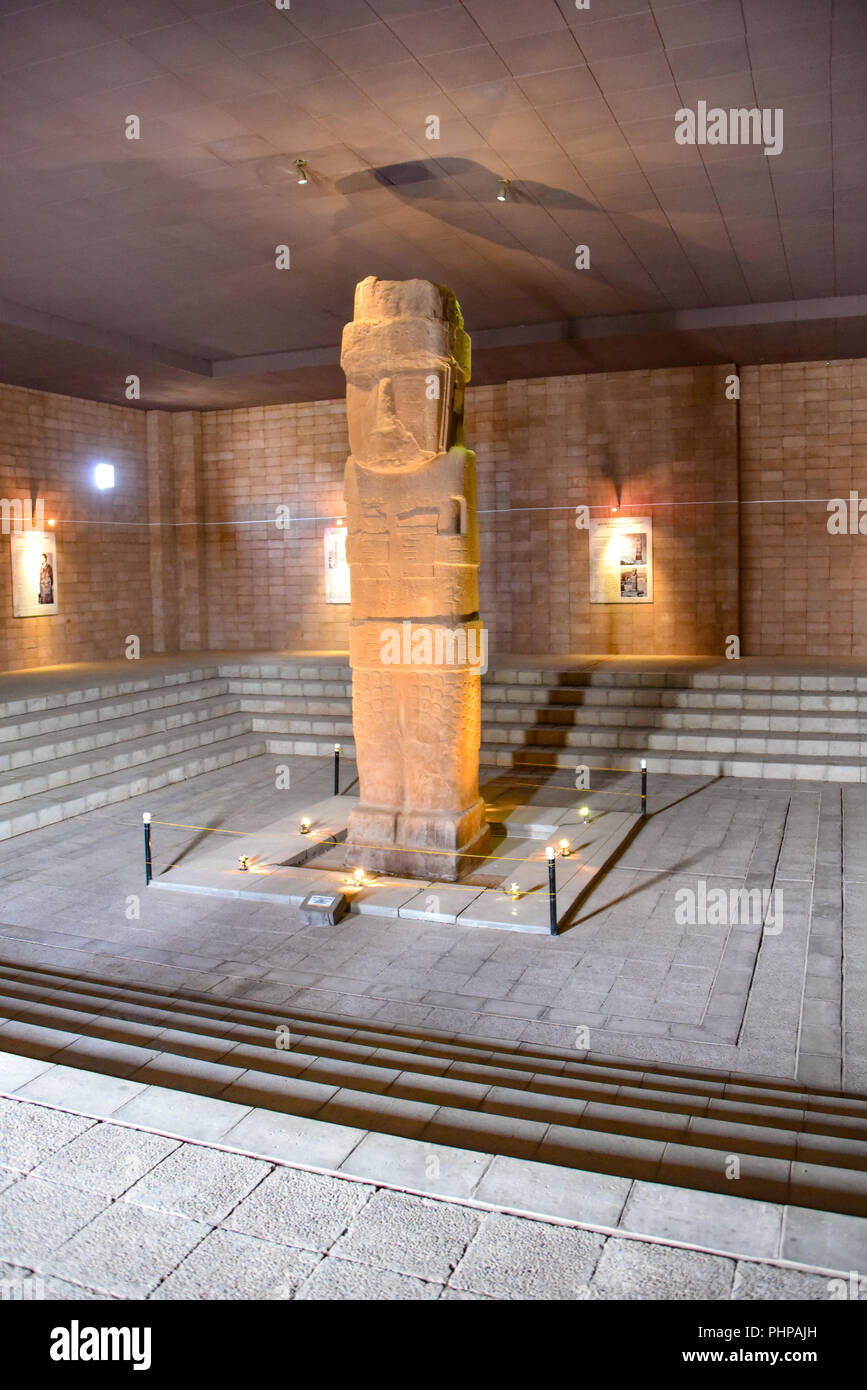 Ancient stone statue hi-res stock photography and images - Alamy