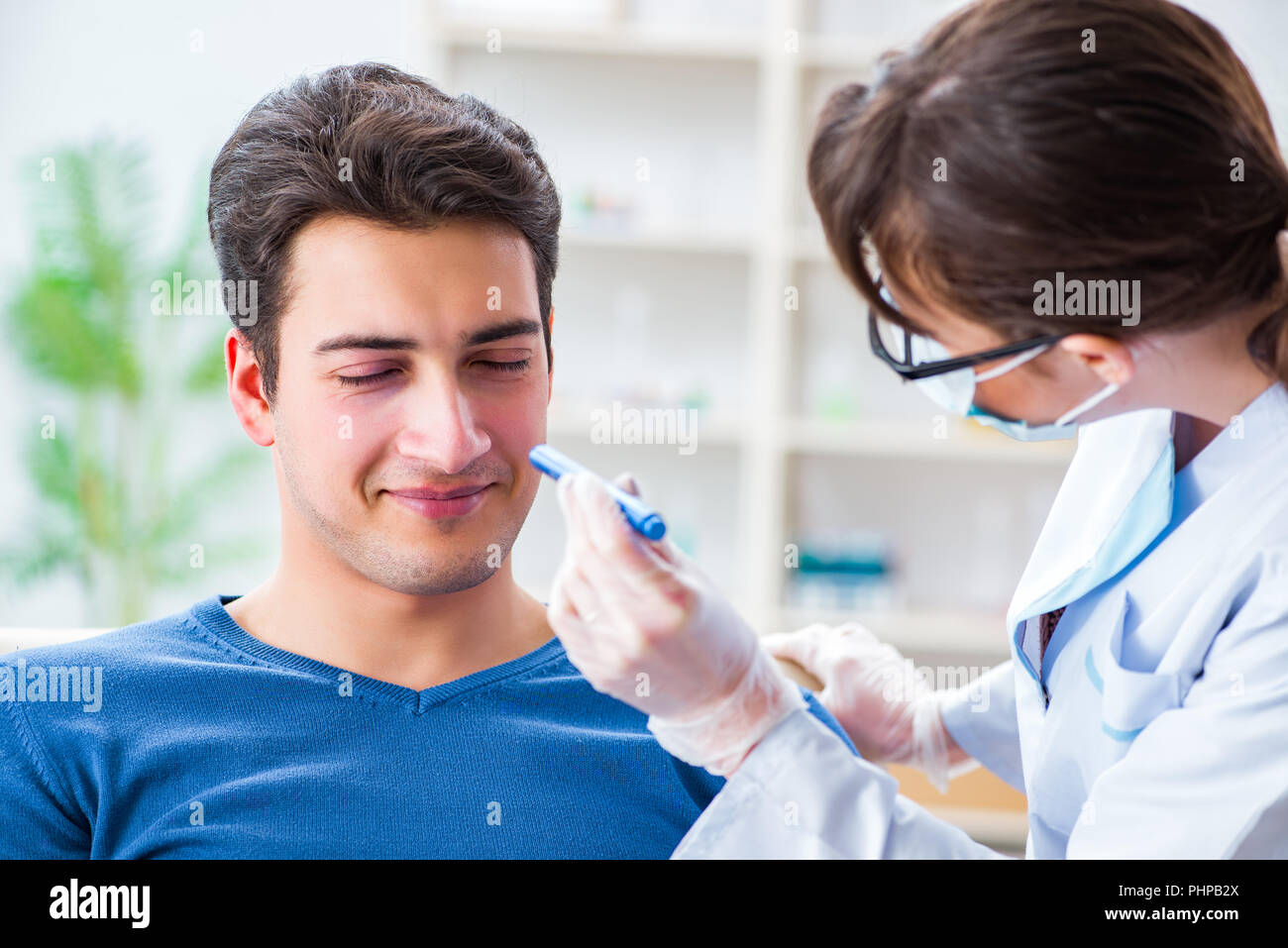 Torch test medical check hi-res stock photography and images - Alamy