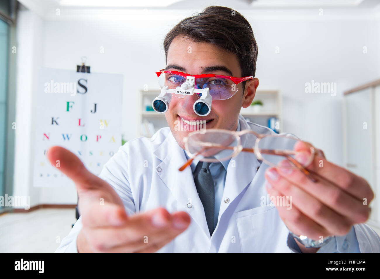 Eye doctor in eyecare concept in hospital Stock Photo - Alamy