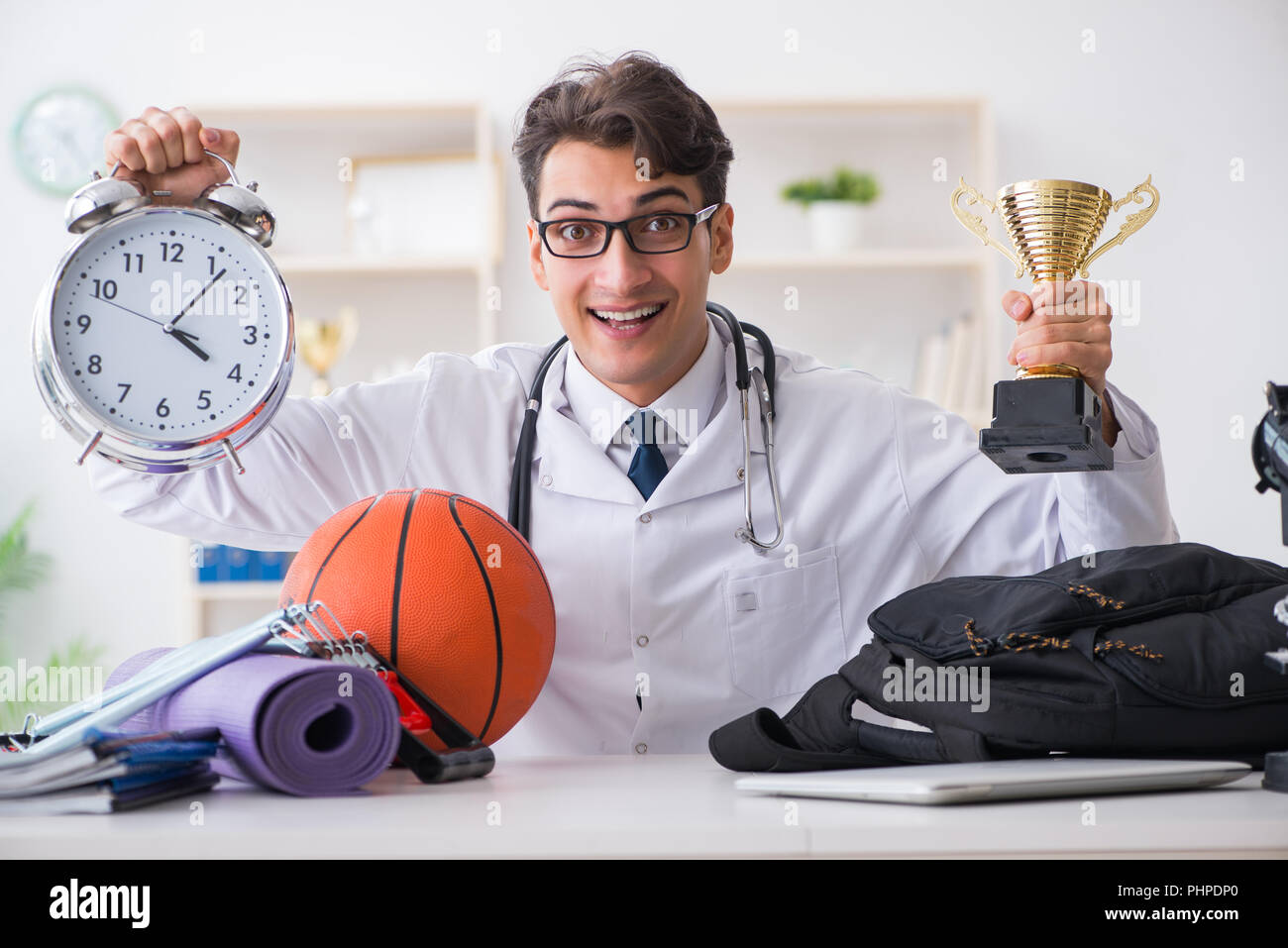 Office desk playing basketball hi-res stock photography and images - Alamy