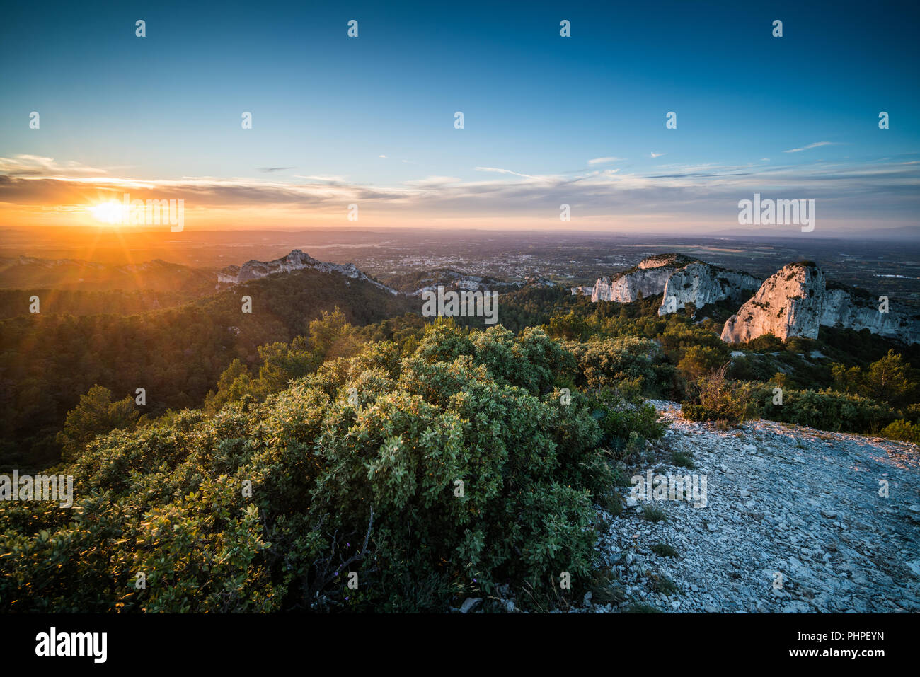 Massif des alpilles hi-res stock photography and images - Alamy