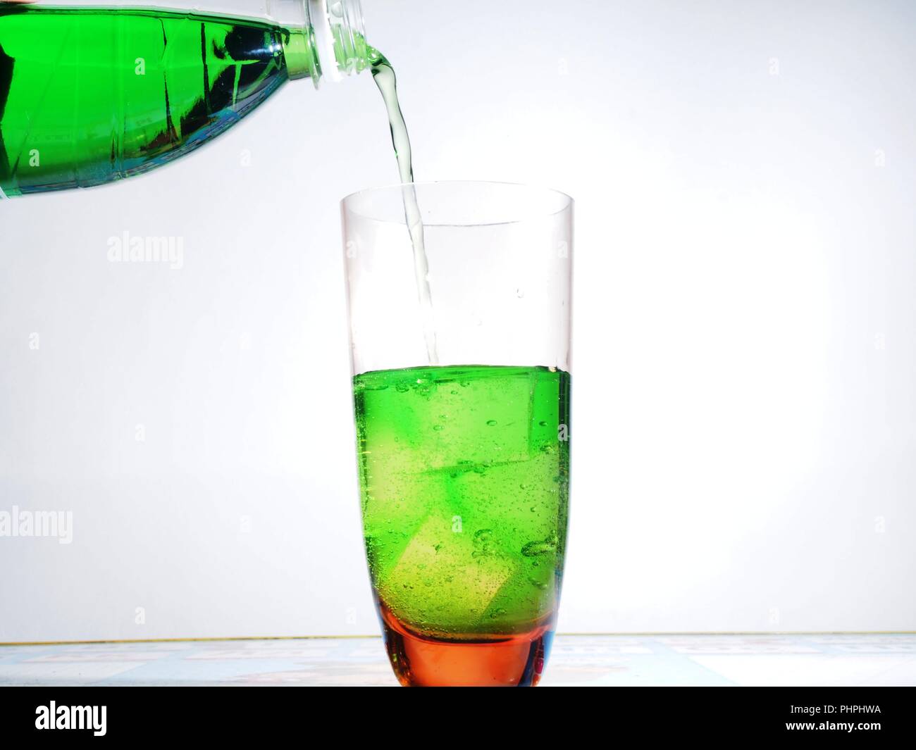 Water poured glass ice cubes hi-res stock photography and images - Alamy