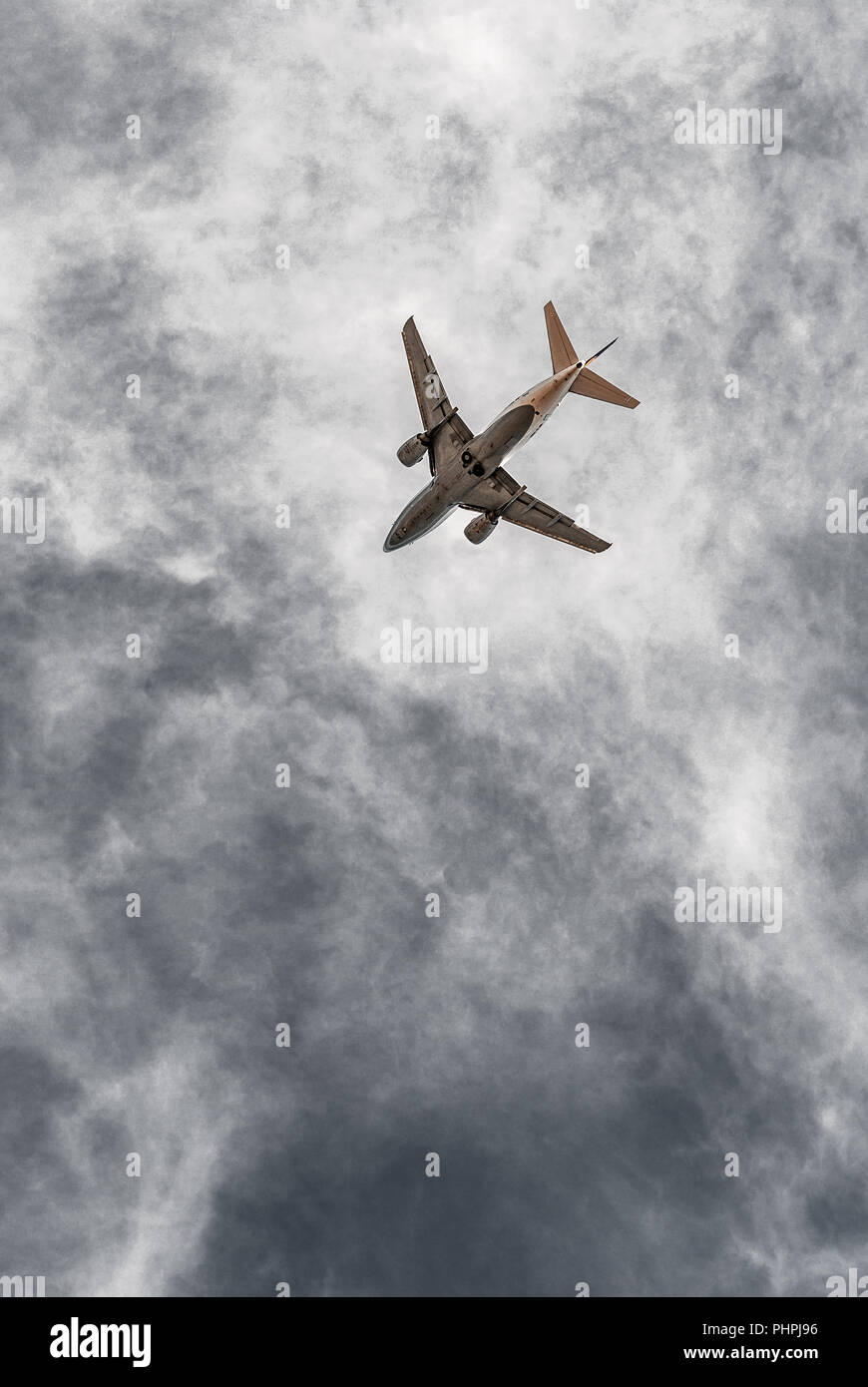 Airplane, Aircraft bottom, flying, take-off, landing Stock Photo - Alamy