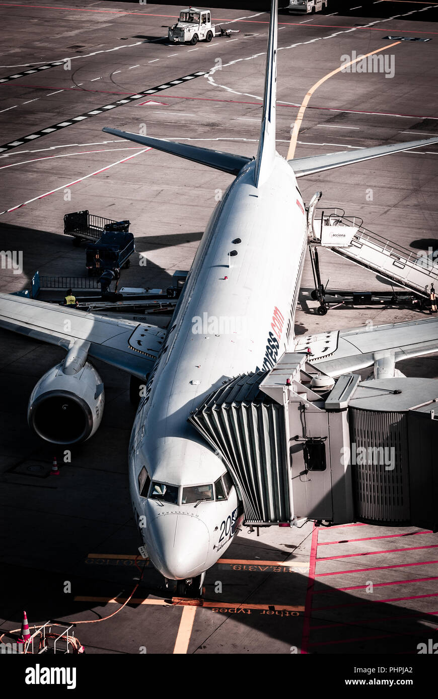 Airplane, Aircraft bottom, flying, take-off, landing Stock Photo - Alamy