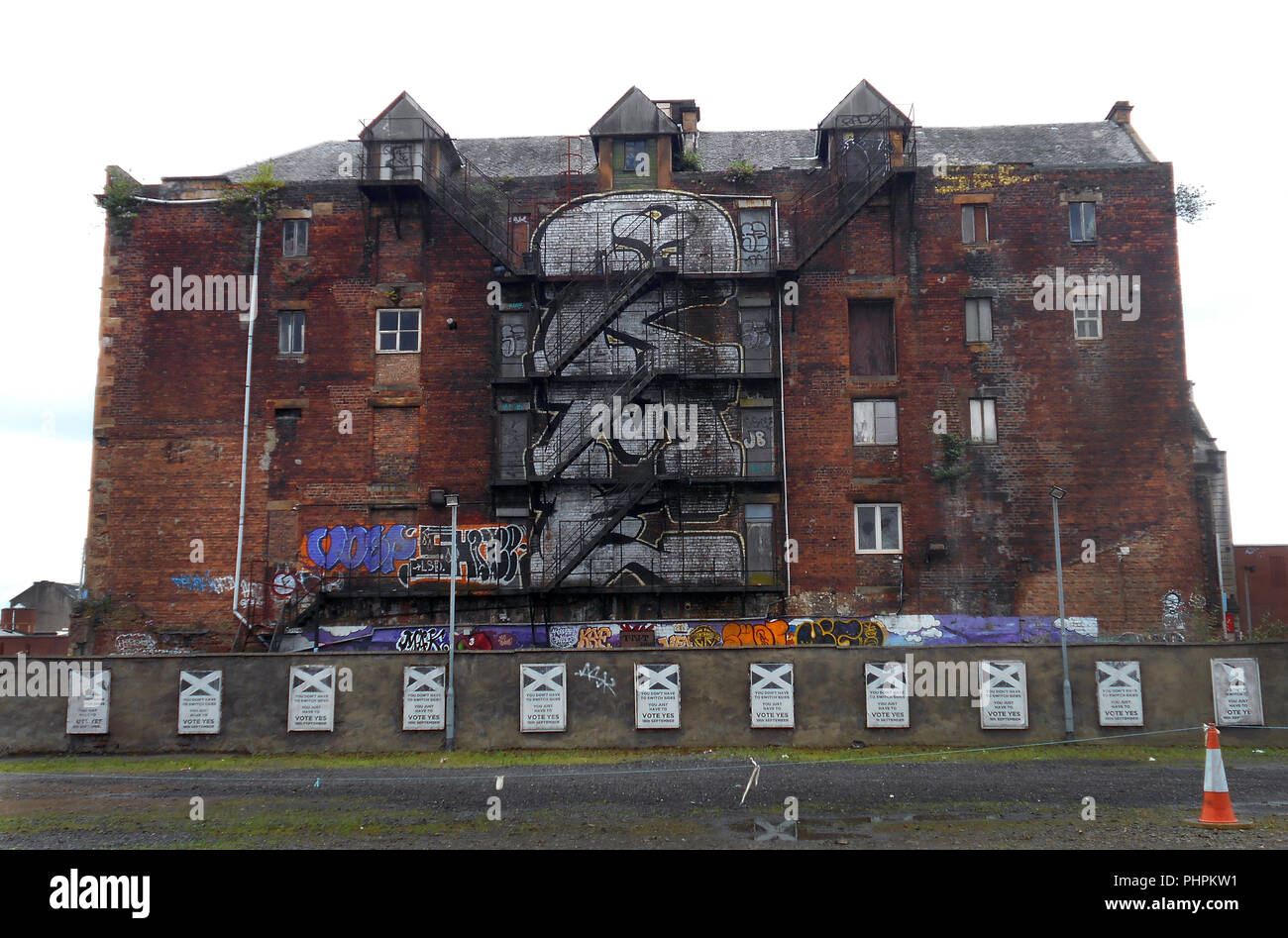 Derelict abandoned building glasgow hi-res stock photography and images ...