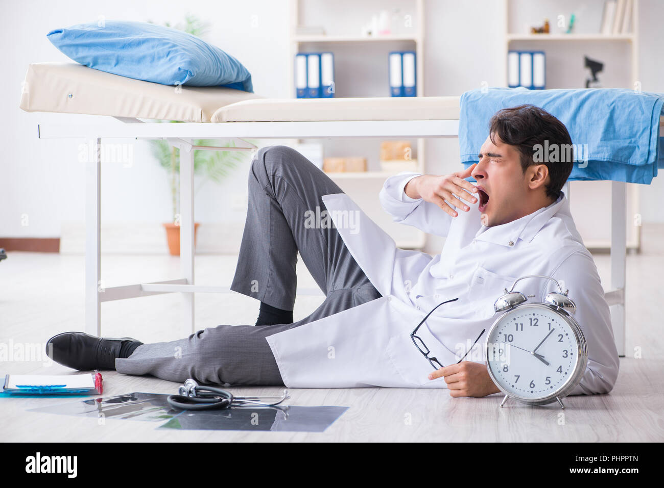 Yawning work tired exhausted shift hi-res stock photography and images ...