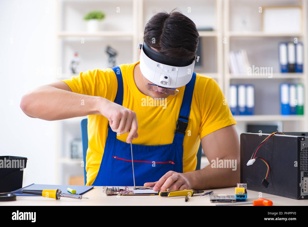 Computer repair technician repairing hardware Stock Photo - Alamy